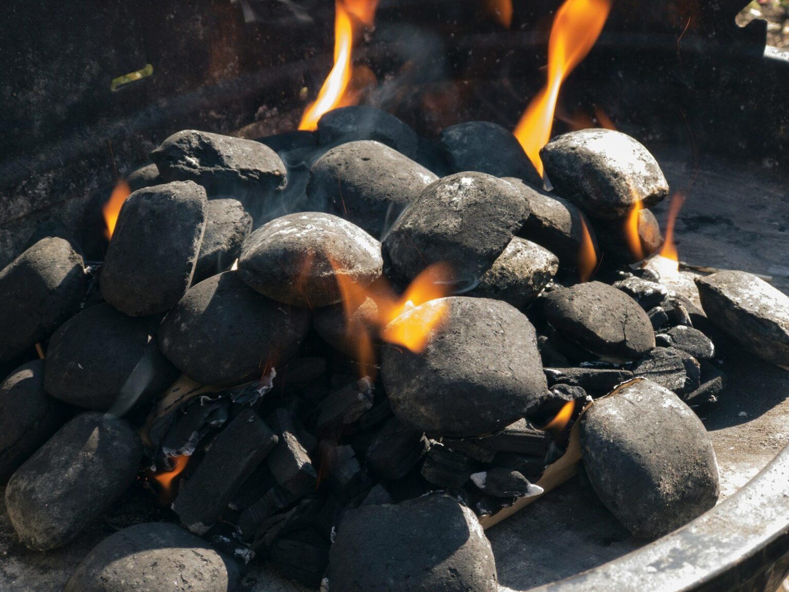 Cooking with Charcoal Grills and Its Unique Flavors